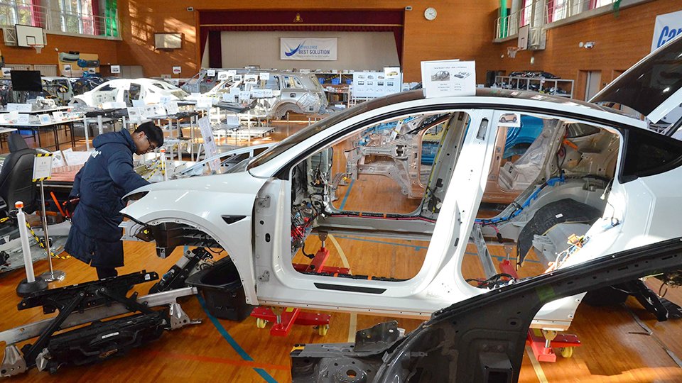 最新EV「分解部品展示場」好評、国内最大級で車両20車種・11万点紹介 岐阜・瑞浪市の廃校舎 | 岐阜新聞デジタル